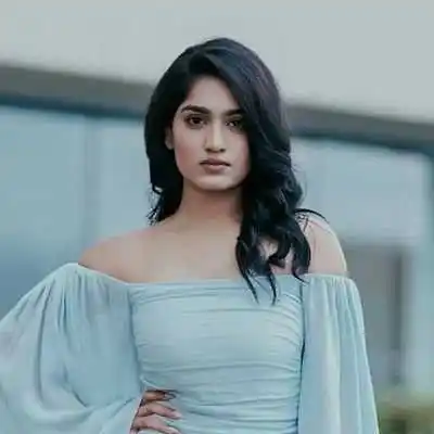 Saniya Iyappan | Movies, Biography, Family, Boyfriend, Age