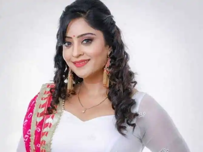 Shubhi Sharma - Movies, Career, Age, Birthday, Net Worth