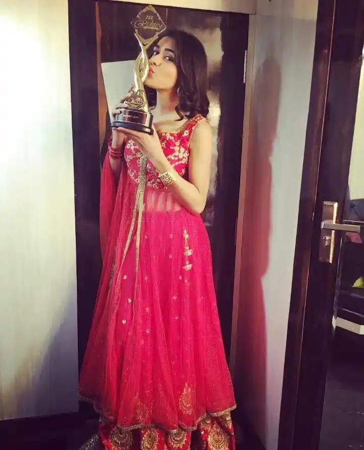 Eisha Singh - Wiki, Career, Age, Birthday, TV Shows, Movies, Net Worth ...