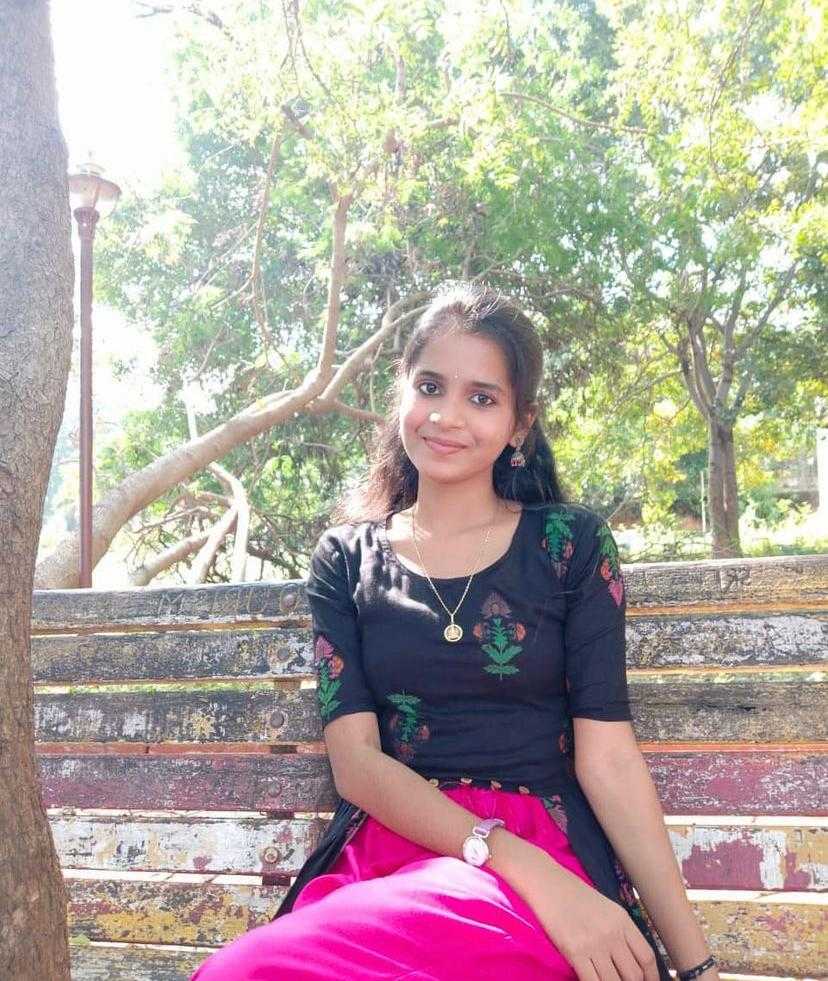 Sravanthi Youtuber Photos, Movies, Age, Husband, Family