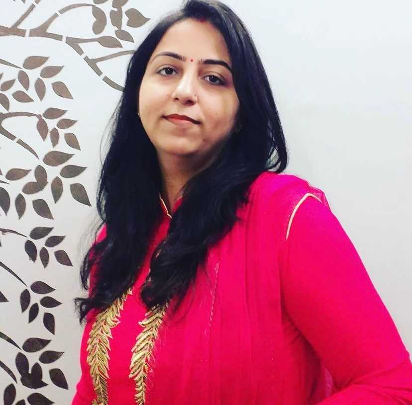 Mona Influencer Movies, Photos, Boyfriend, Age, Husband