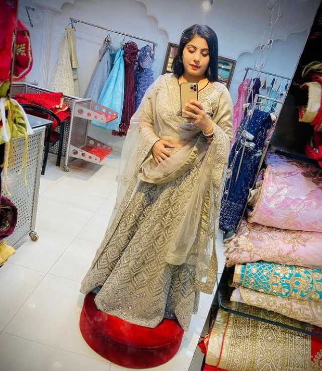 Babita Influencer Photos, Age, Husband, Boyfriend, Family