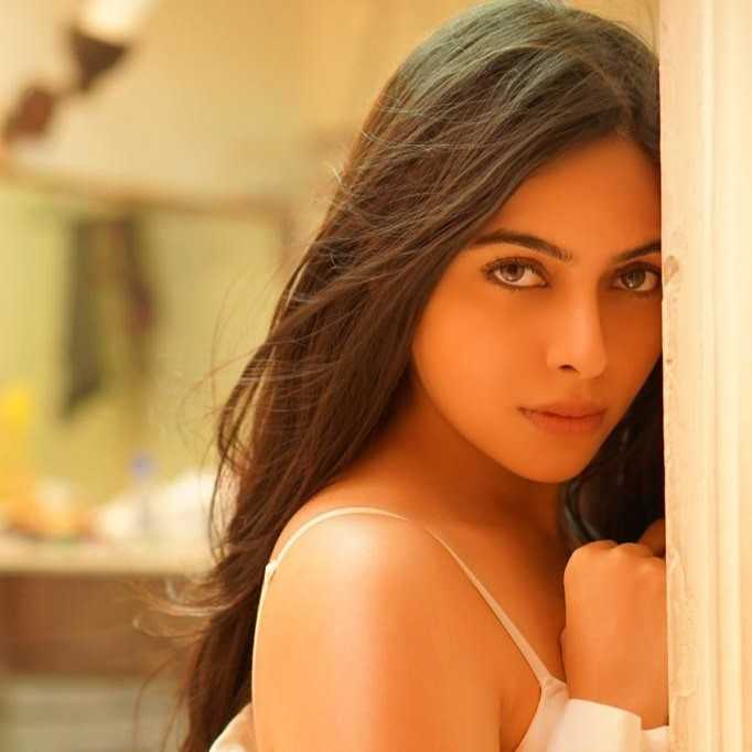 Farah Titina Movie Artist | Age Birthday Biography