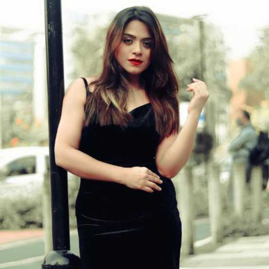 Suzi Model Influencer | Biography Birthday Age